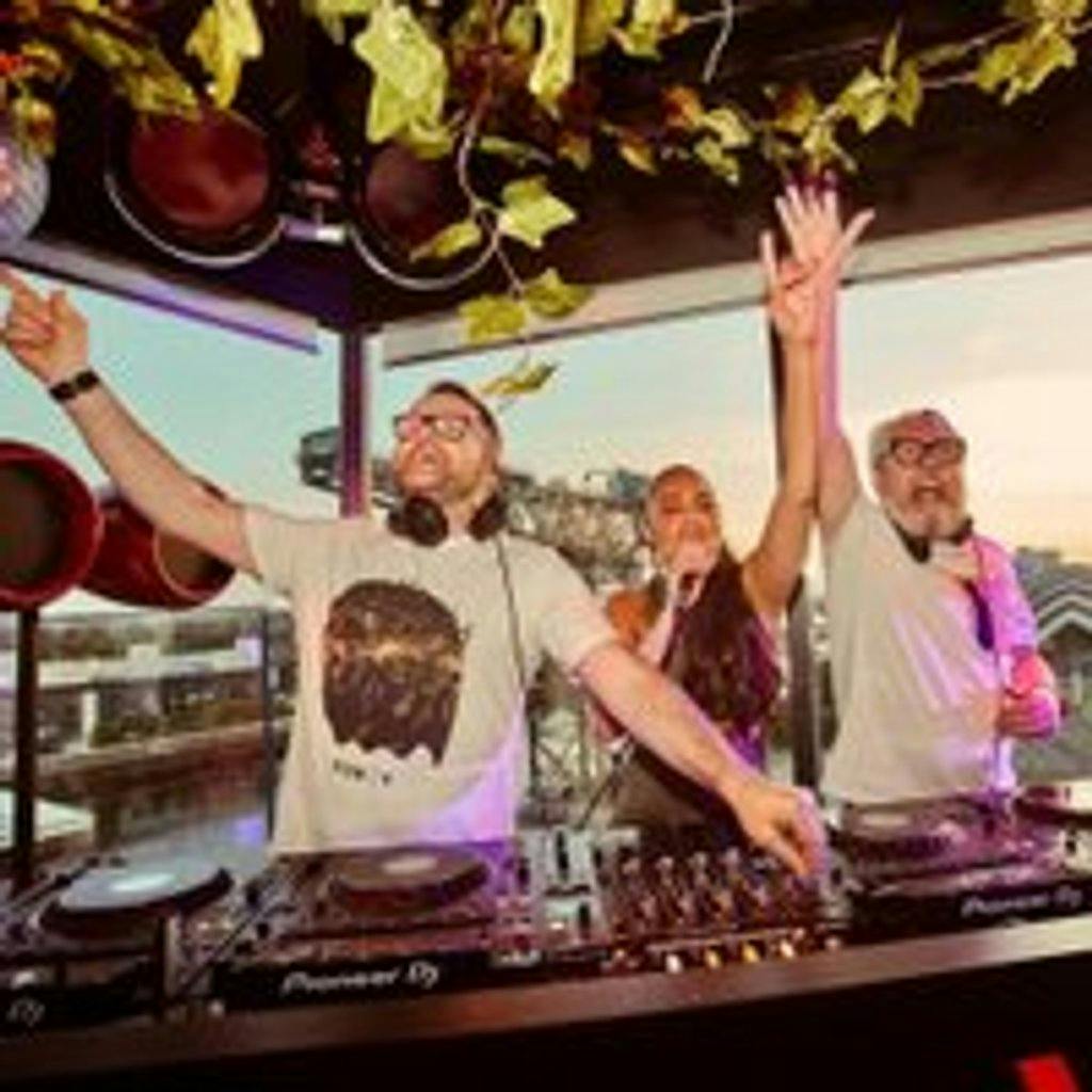 Electric Dreams ft Jon Mancini & Michael Kilkie | Radisson Red Glasgow ...