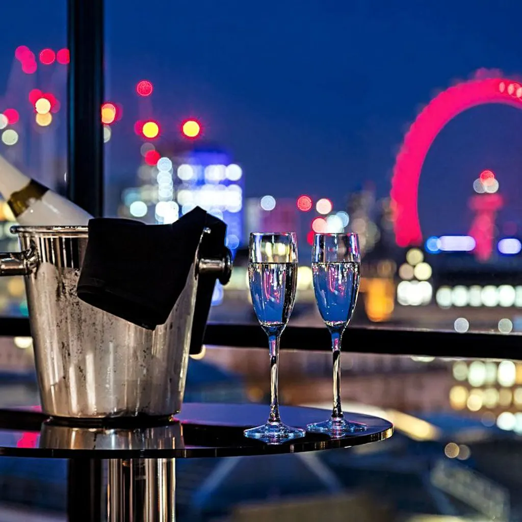 Skyline NYE Soirée: Midnight Over London | Radisson Blu Hotel, London ...