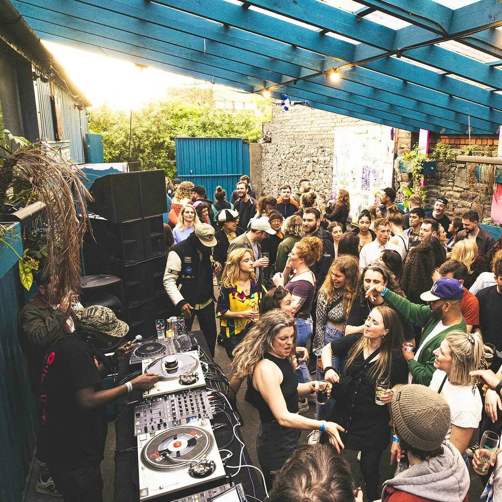 UP YA ARCHIVES x Janaway x Frequencies Sound System | Lost Horizon HQ ...